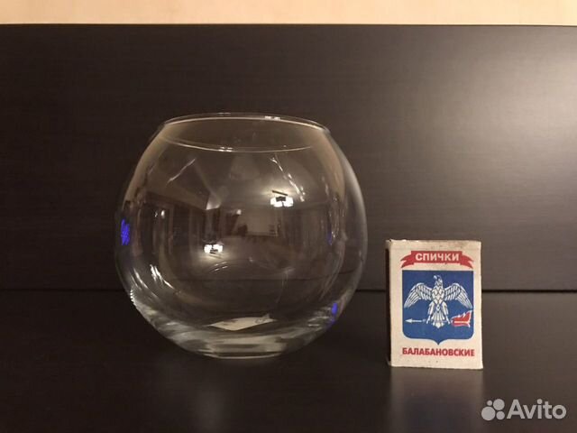 Аквариум и подобный ему по форме вазон